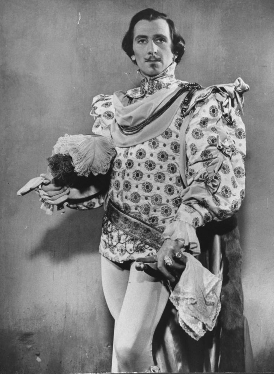 Cathode Ray Tube: PETER CUSHING - The Complete Memoirs / Book Review