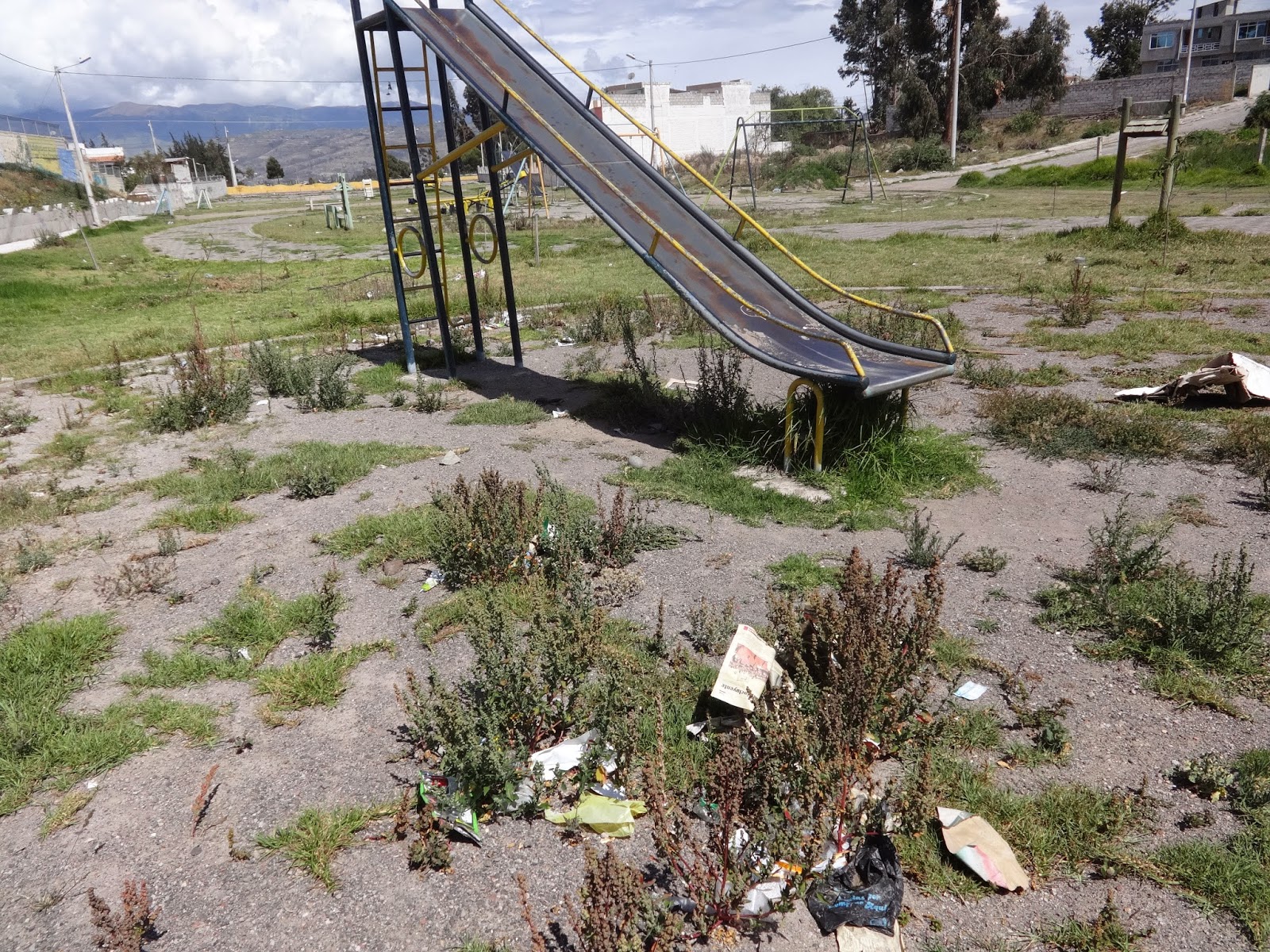 Medio Ambiente : Parques recreativos o botaderos de basura.