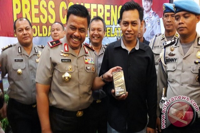 Biografi Profil Biodata: Ade Ridwan Syahroni Perekam Video Polisi Pungli