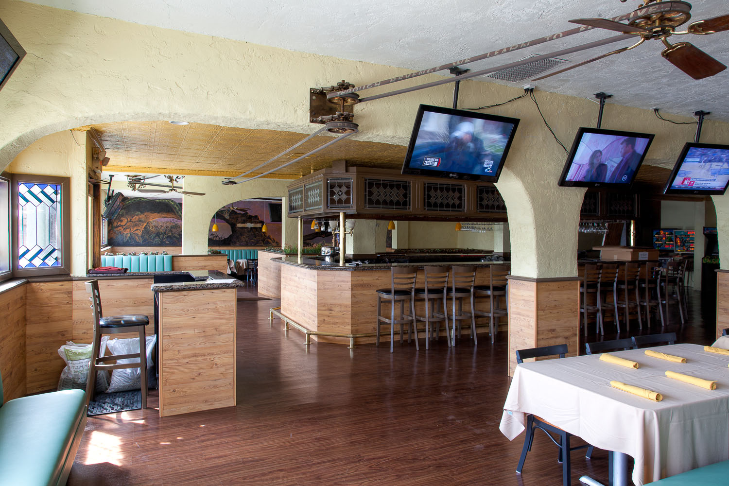 The Aztec Hotel Monrovia - The Restaurant