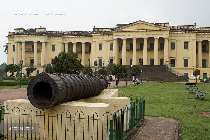 180 year old Hazarduari Palace, with 1000 rooms - some interesting facts