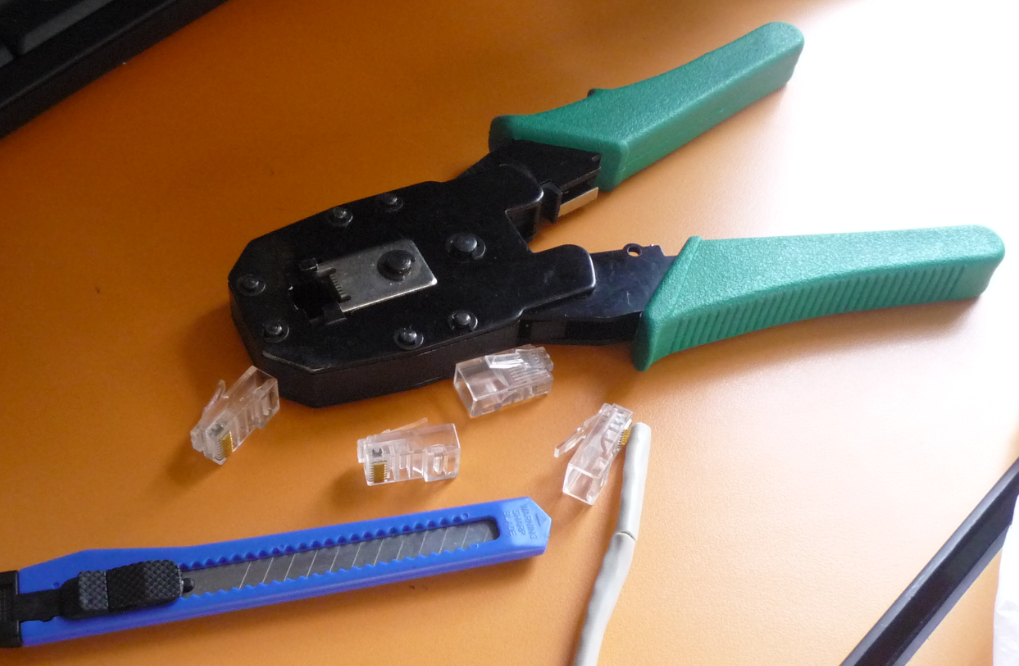 COMO ARAMAR UN CABLE UTP: March 2016
