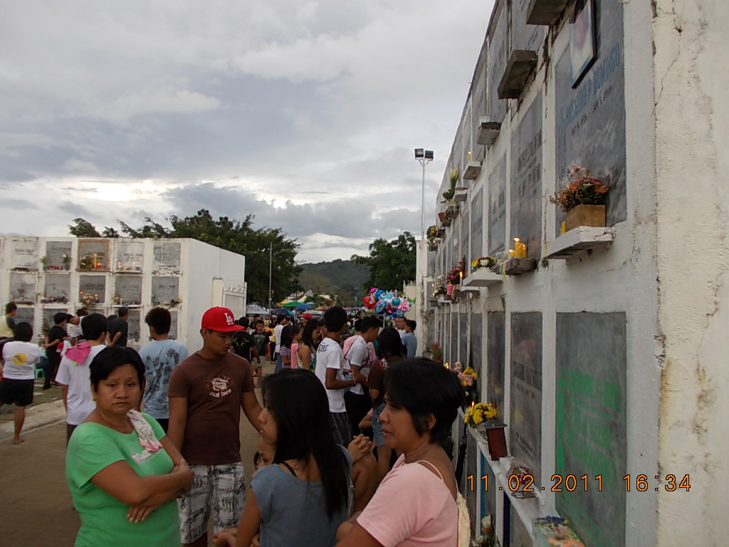 Holy Gardens Memorial Park Group Best: Visiting the Dead at Holy ...