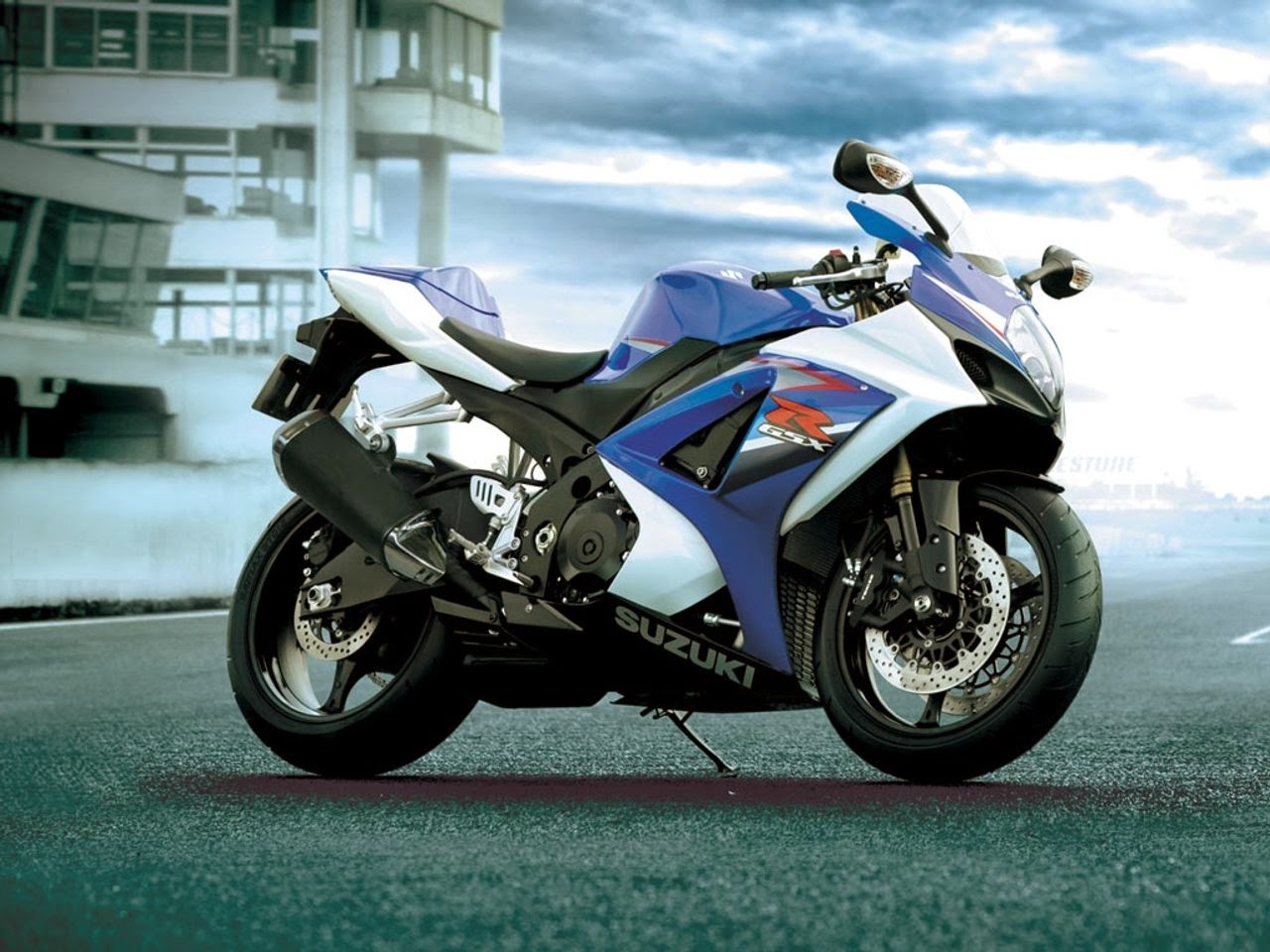 Suzuki GTX-R 1000: Suzuki GTX-R 1000 ve Yamaha R1