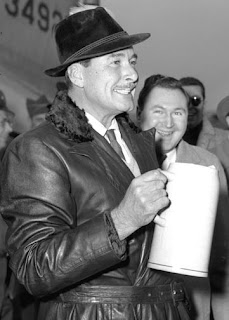 In should`ve been Flynn 8 « The Errol Flynn Blog