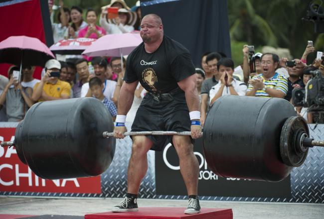 Brian Shaw Deadlifts 975 Pounds at the World's Strongest Man ...