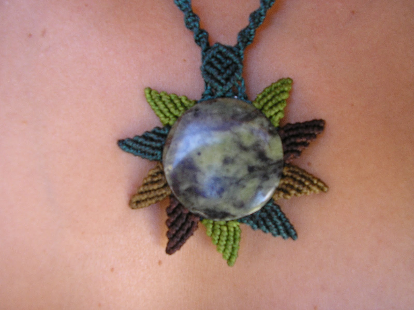 Soy La Tejedora : Collar Sol Jade Verde o Nefrita