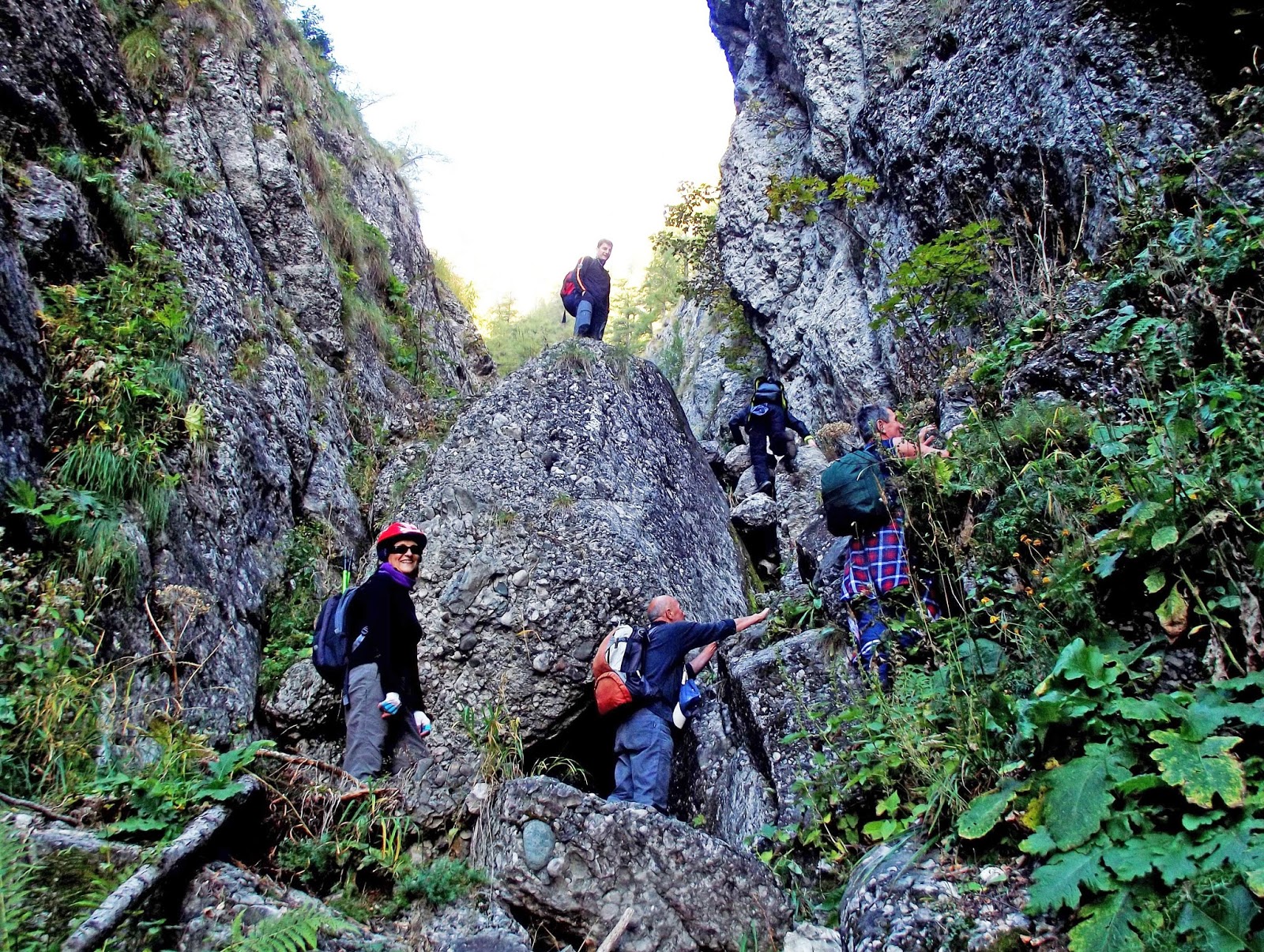 Blog de Calatorii si Drumetii Montane.: BUCEGI (Valea Seaca dintre Clai ...