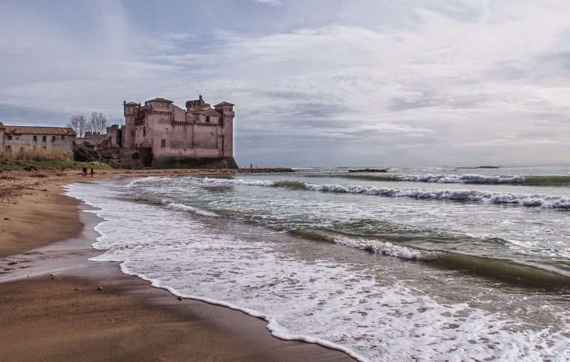 Italy: Santa Severa- a free beach with a castle to boot | Minor Sights
