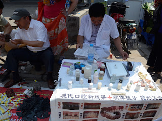 Tom and Margot's Adventures in Photography: Fahaisi Market and Temple