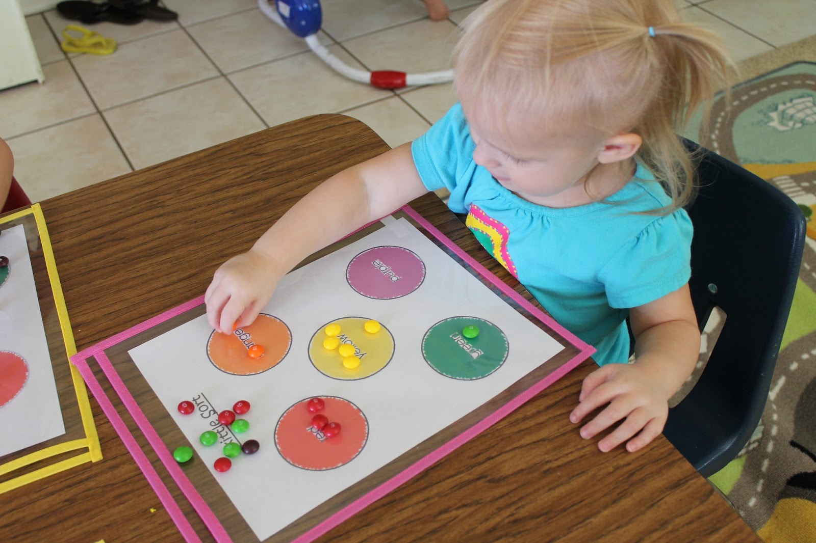 Apples 4 Bookworms: Playschool: Rainbow of Colors!