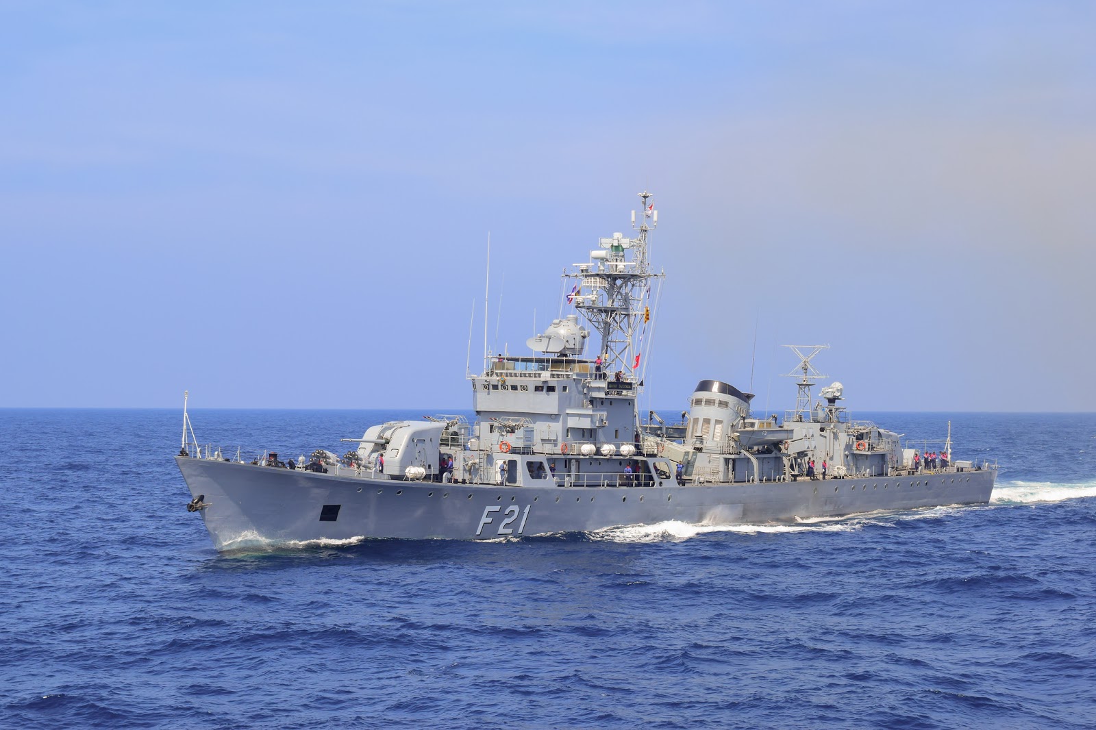 THAIDEFENSE-NEWS: Warships Of The Royal Thai Navy in Training Exercise