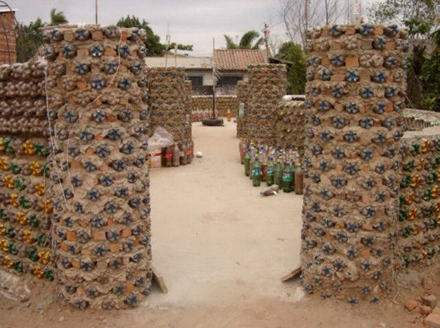 Ray Portela: CASA FEITA DE GARRAFAS PET
