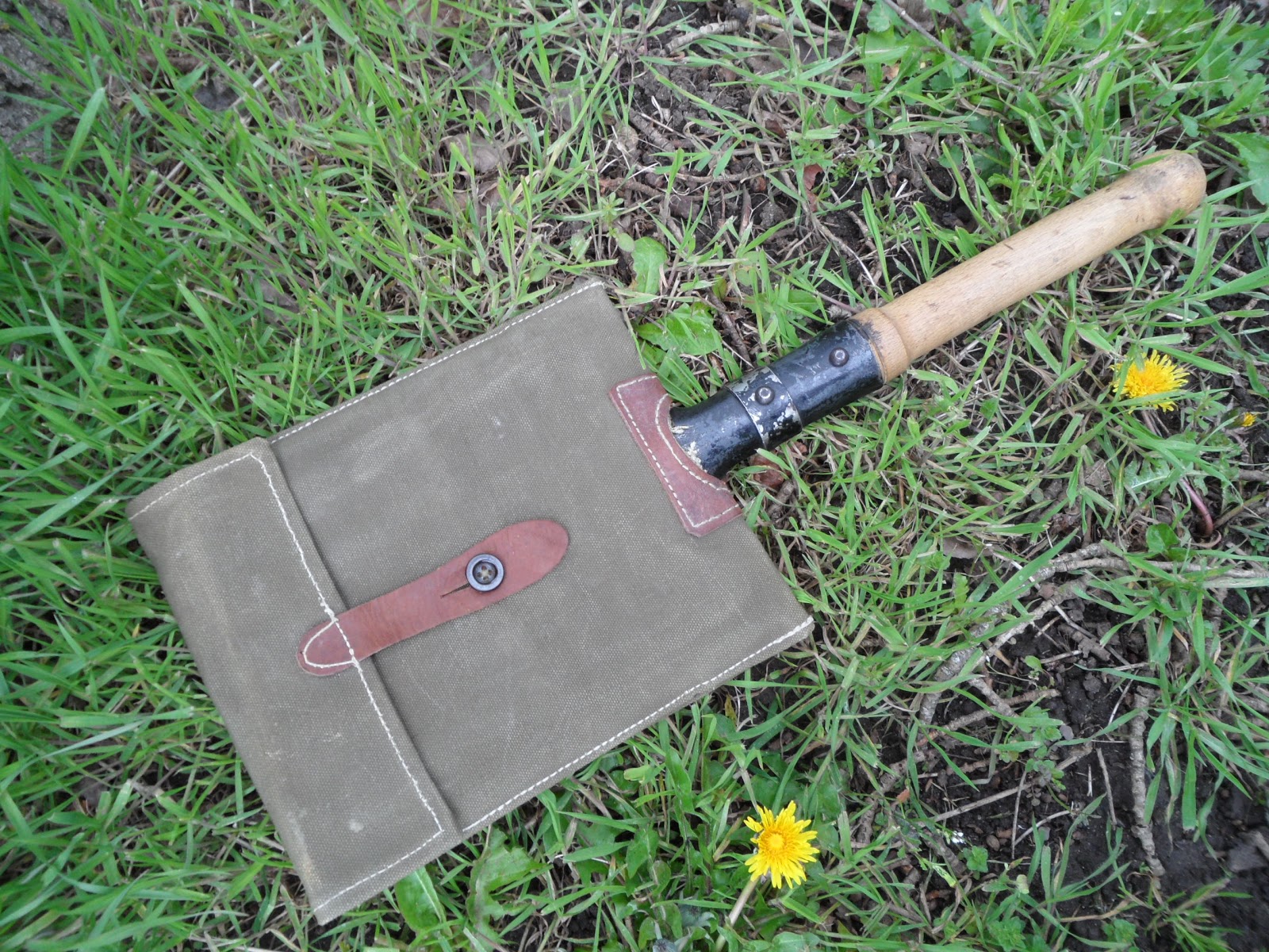 Four Bees: Hungarian Army Entrenching Tool - Shovel, With Cover, Model ...