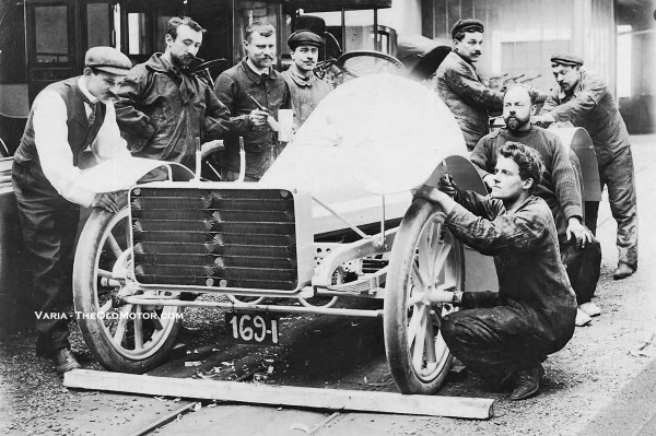 Foto-foto Mobil-Mobil Uap di Masa Kejayaannya