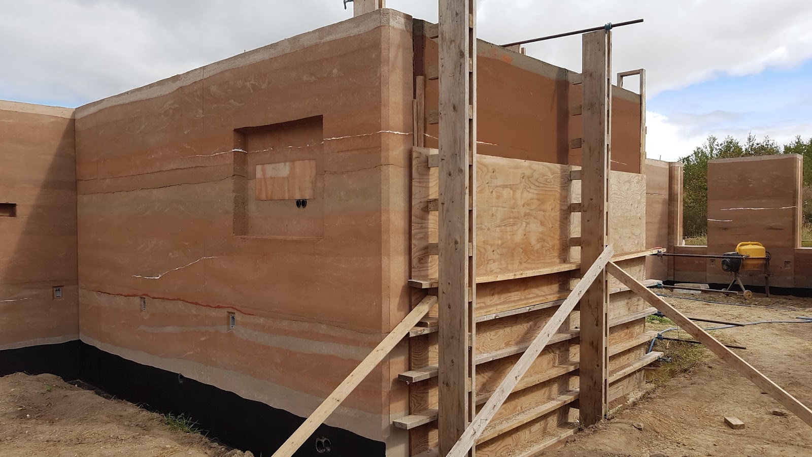 Rammed Earth Saskatchewan Canada: Sept Rammed Earth Building Update