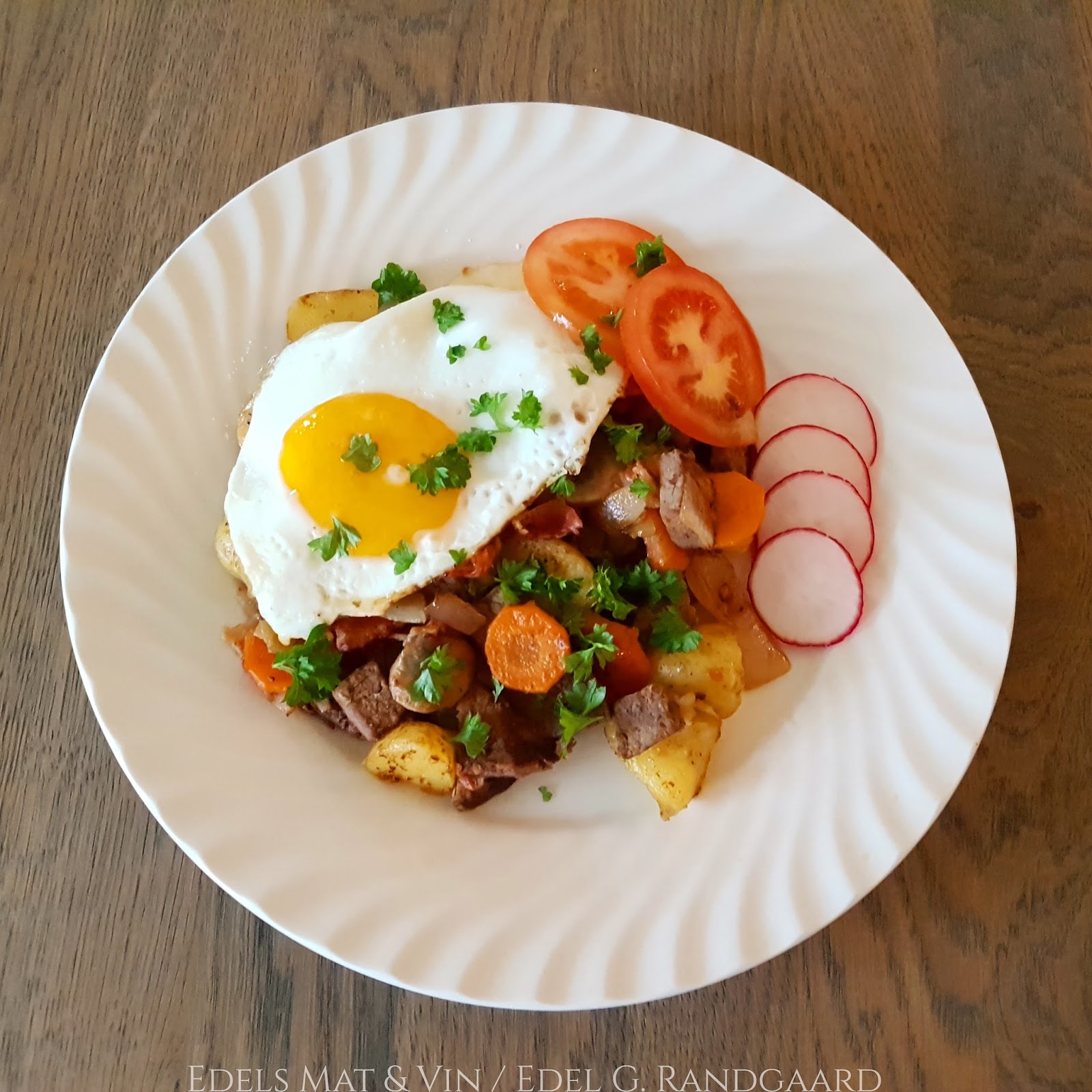 Edels Mat : Pytt i panne med speilegg 🌿