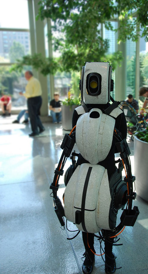 INARI: Cosplay de GLaDOS. Os presento a una colgada