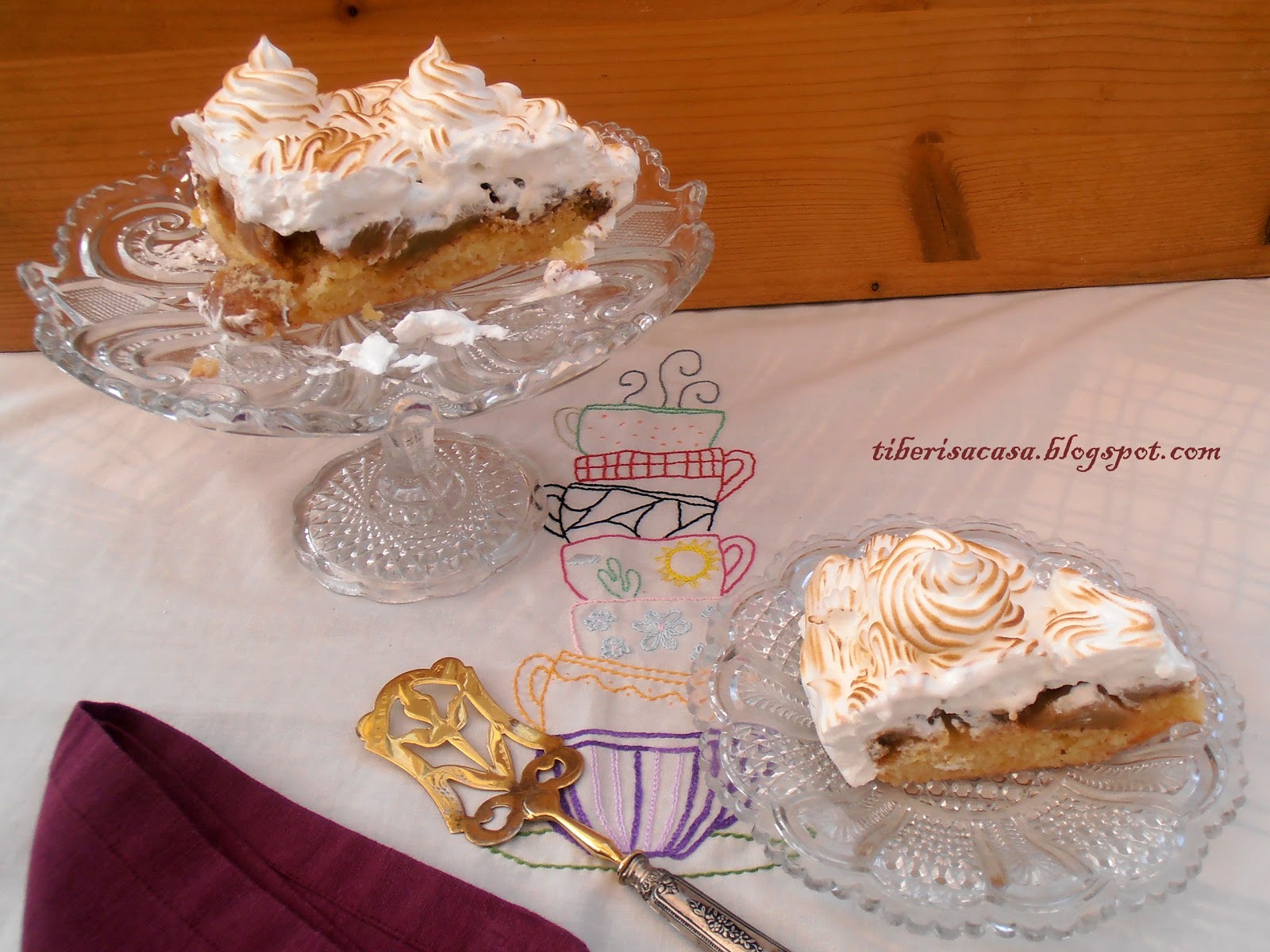 TIBERIS : ~~ Pastel borracho con manzana caramelizada y merengue