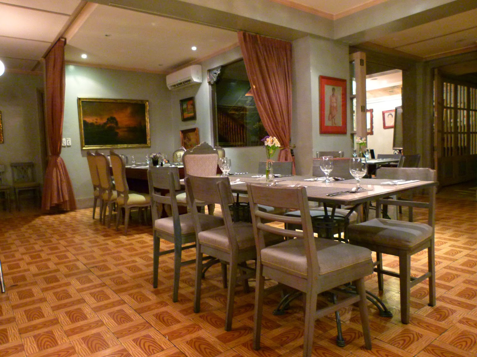 CASA ROCES - Lakwatserong Tsinelas