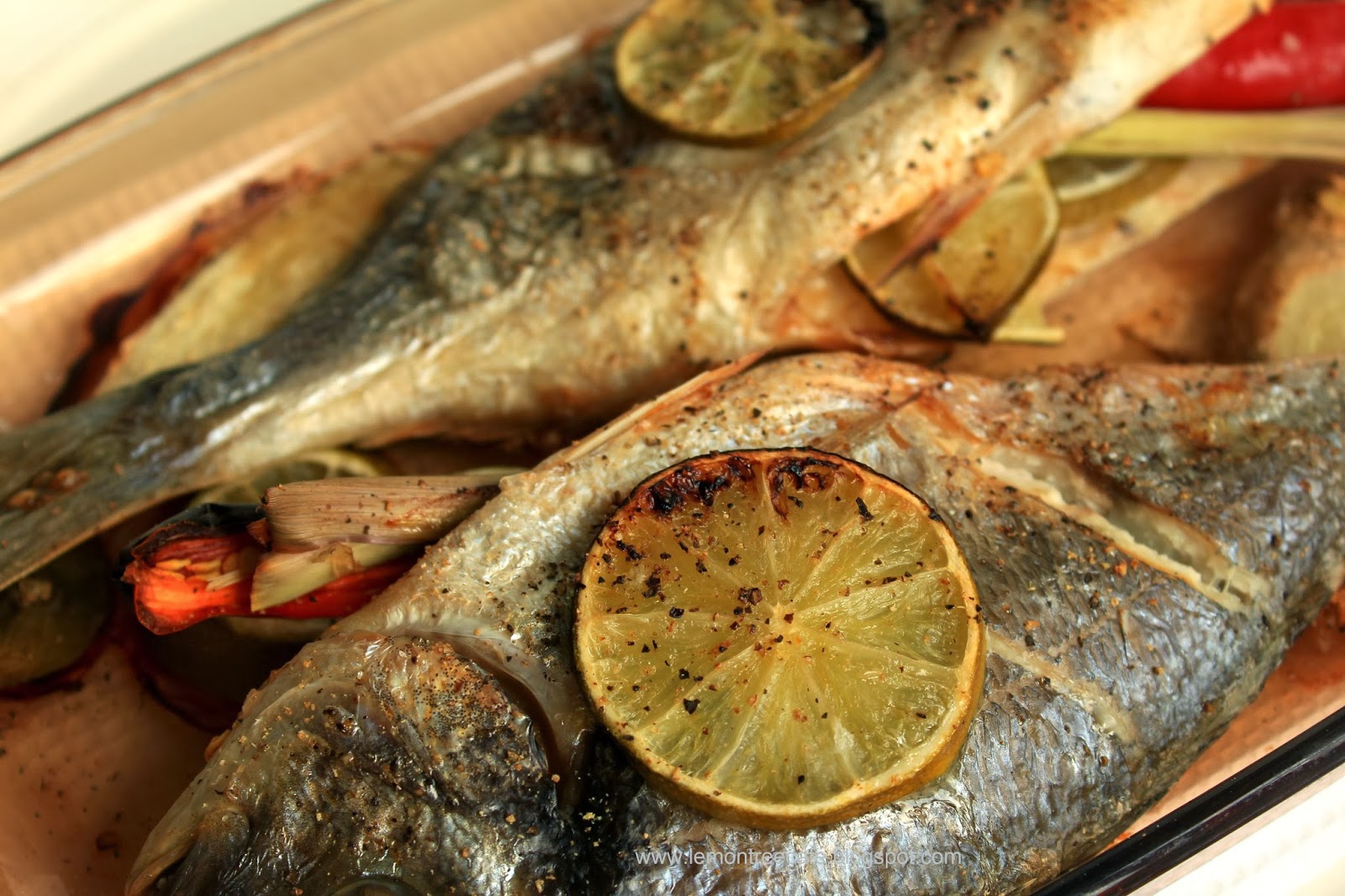 a lemon tree cafe: DORADA PIECZONA PO TAJSKU - THAI STYLE ROASTED DORADE