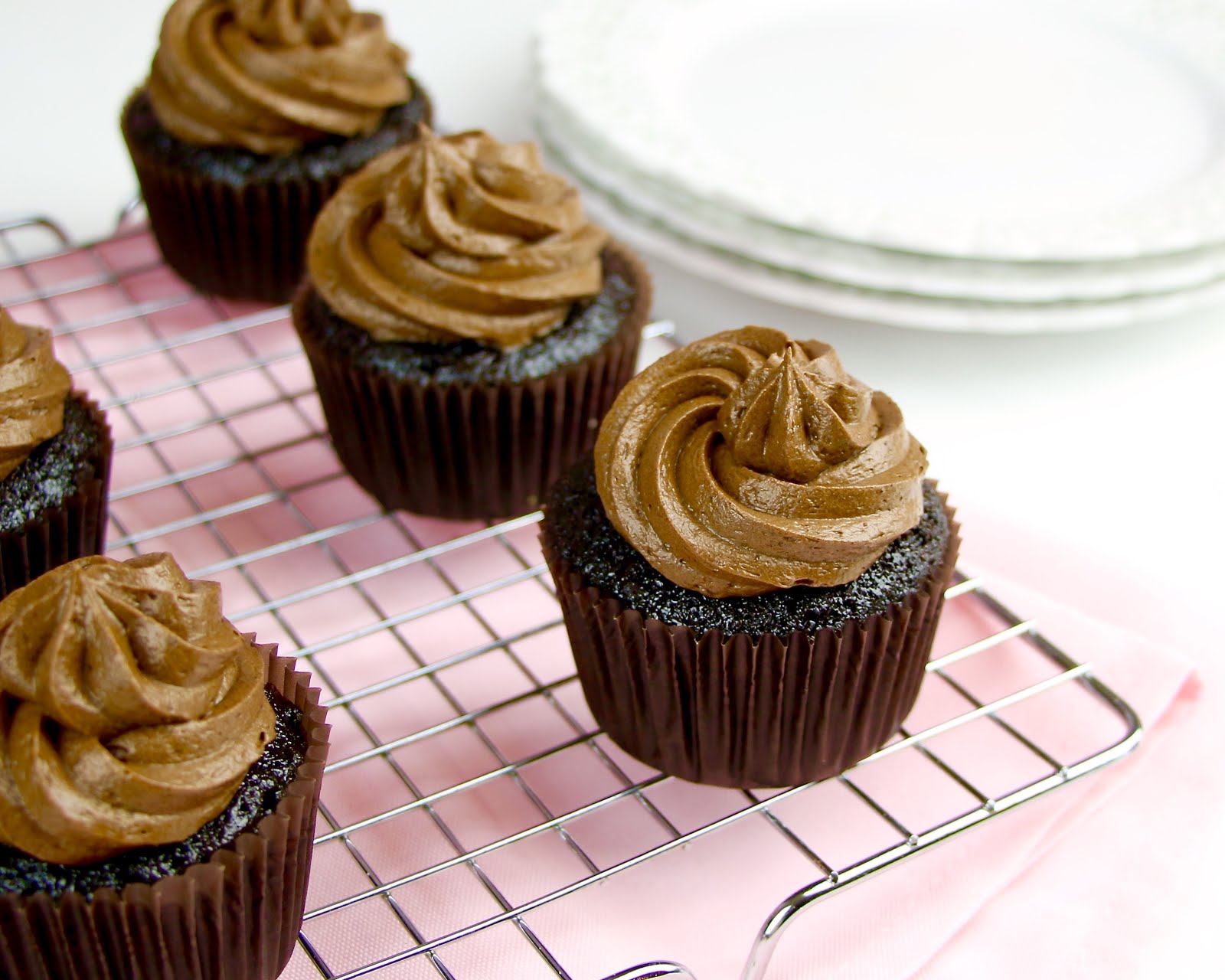 {VIDEO} THE BEST Chocolate Cupcakes from Scratch - The Lindsay Ann