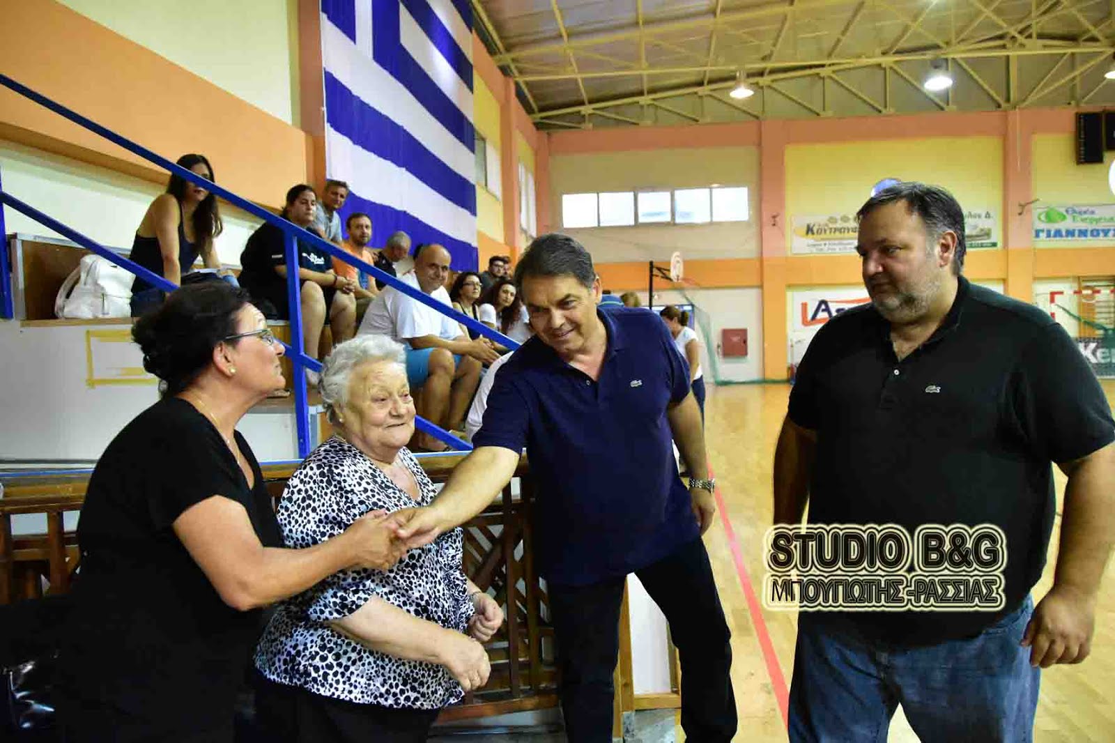 Φωτογραφία: ΣΥΓΚΙΝΗΣΗ ΣΤΗΝ ΑΠΟΝΟΜΗ ΤΙΜΗΤΙΚΗΣ ΠΛΑΚΕΤΑΣ ΣΤΟ ΤΟΥΡΝΟΥΑ ...
