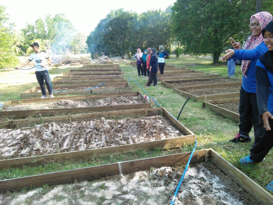 MINGGU 1 : MENGGEMBUR BATAS DAN MEMBAJA