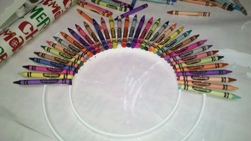 Teachery Tidbits: Throwback Thursday: Crayon Wreath Tutorial