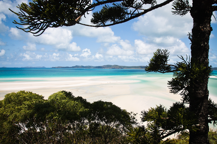 Pohjalla: Korallimeri ja Suuri Valliriutta