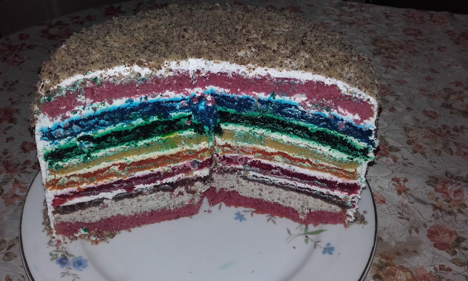 Retete cu margareta cismasiu: Tort curcubeu cu coloranti naturali