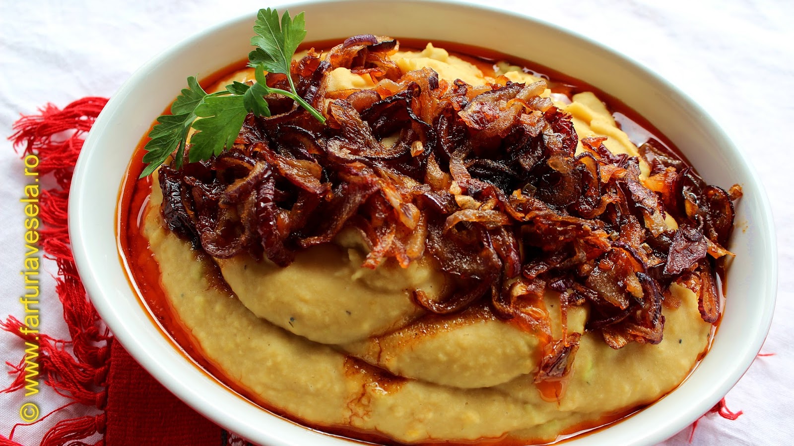 Farfuria vesela: Linte batuta cu ceapa si usturoi