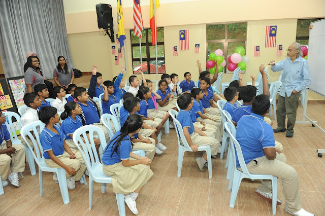 Merdeka -Themed Murals By Malaysian Naive Artist Yusof Gajah And ...