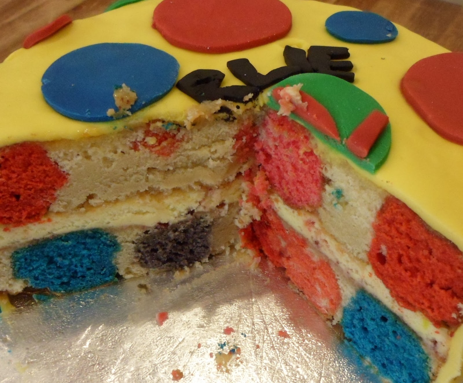 Cobble & Gobble: Mr Tumble's Spotty Birthday Cake (inside and out!)