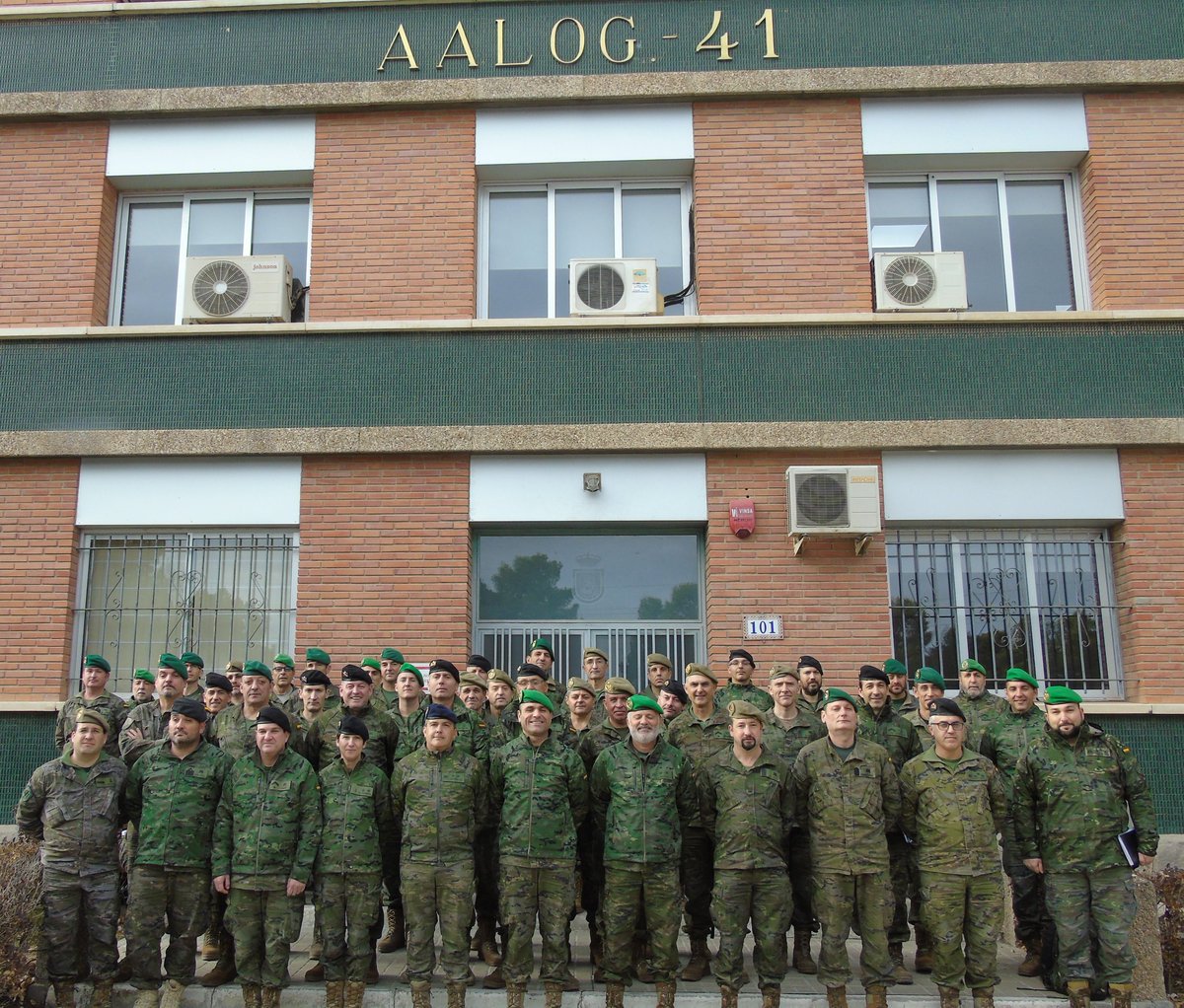 ¿De qué color es el uniforme del Ejército? - LQT Defensa