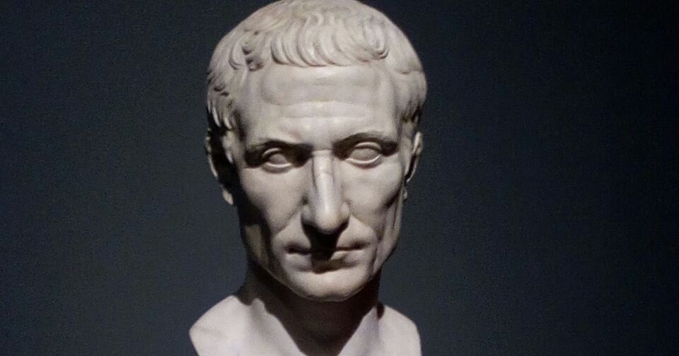 Filosofía Apuntes: Cayo Julio César - Vida y obra (100 a.C.- 44 a.C.).