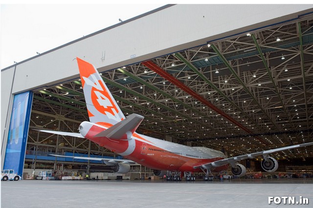 Wallpapers: First Look Inside the Boeing 747-8 Airplane