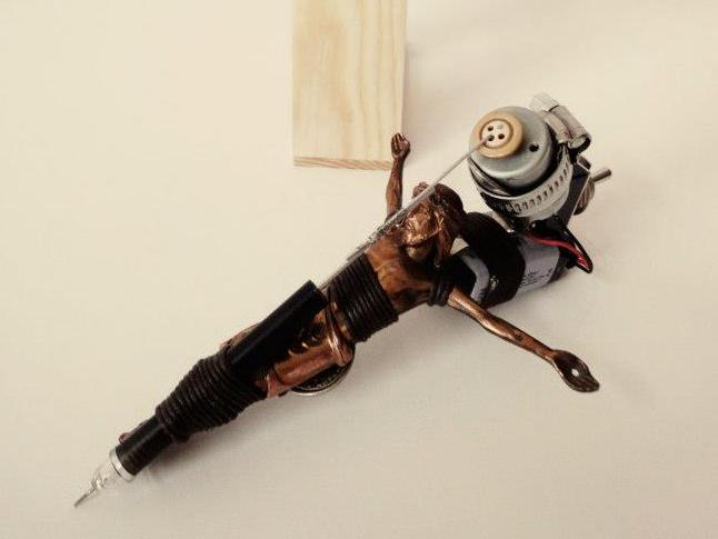 Prison Tattoo Guns Made from Found Objects | Junkculture