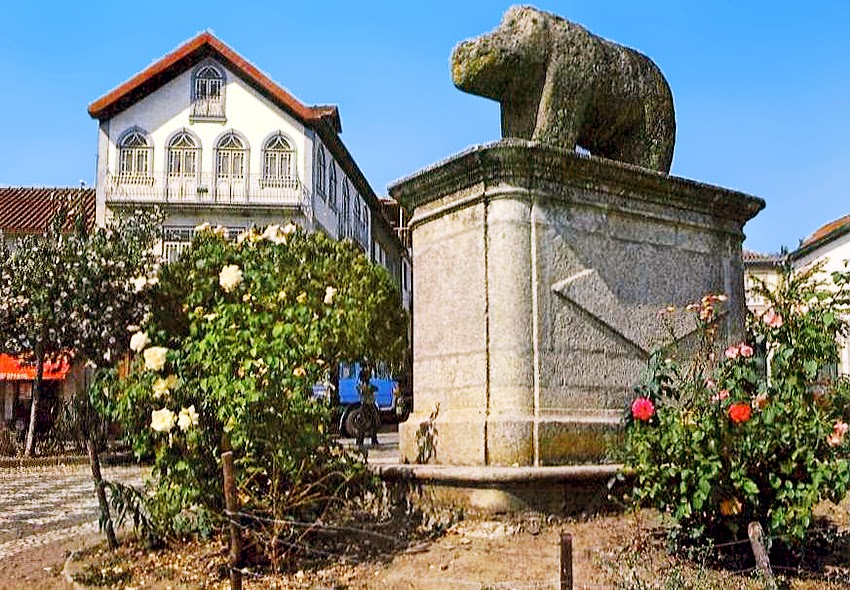 Retratos de Portugal: Murça - Jardim e Estátua Simbólica da Porca de Murça