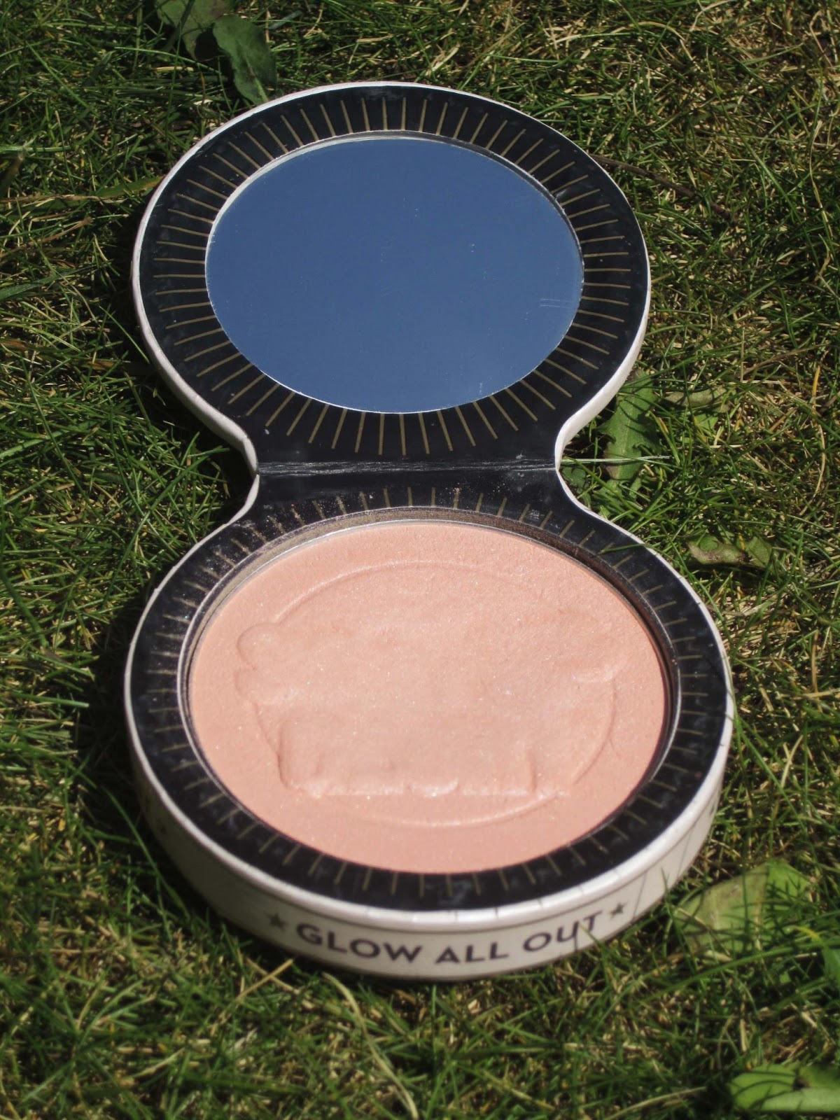 Samantha Dawn: Soap & Glory's Glow All Out Makeup Review