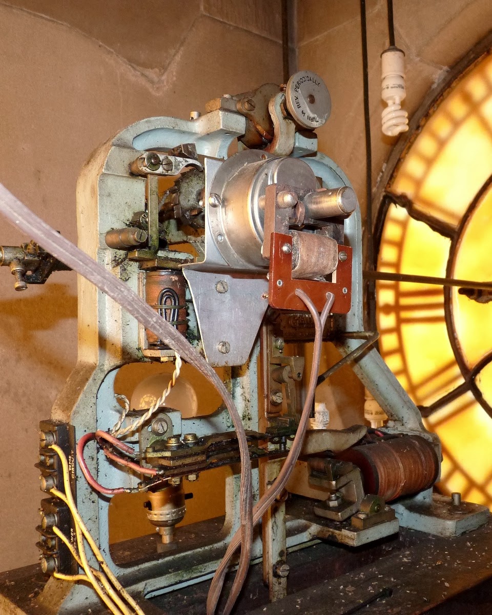 The Gents' 'Pulsynetic' Waiting Train Electric Turret Clock Movement ...