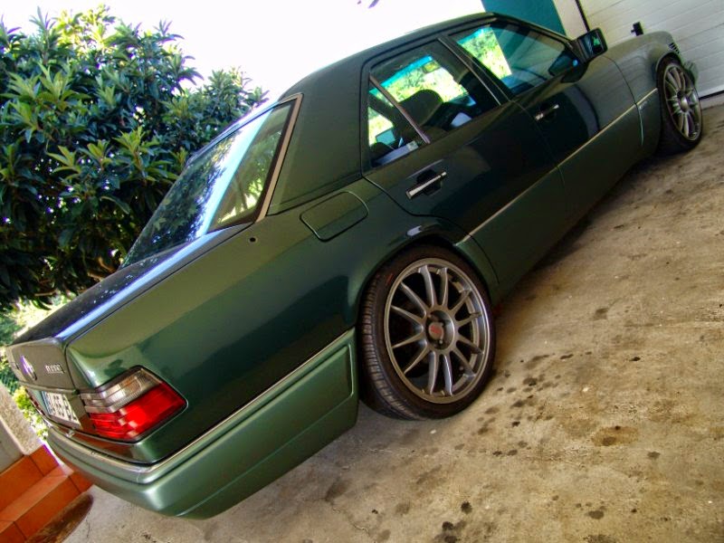 1994 Mercedes-Benz W124 300TD on R18 OZ rims | BENZTUNING
