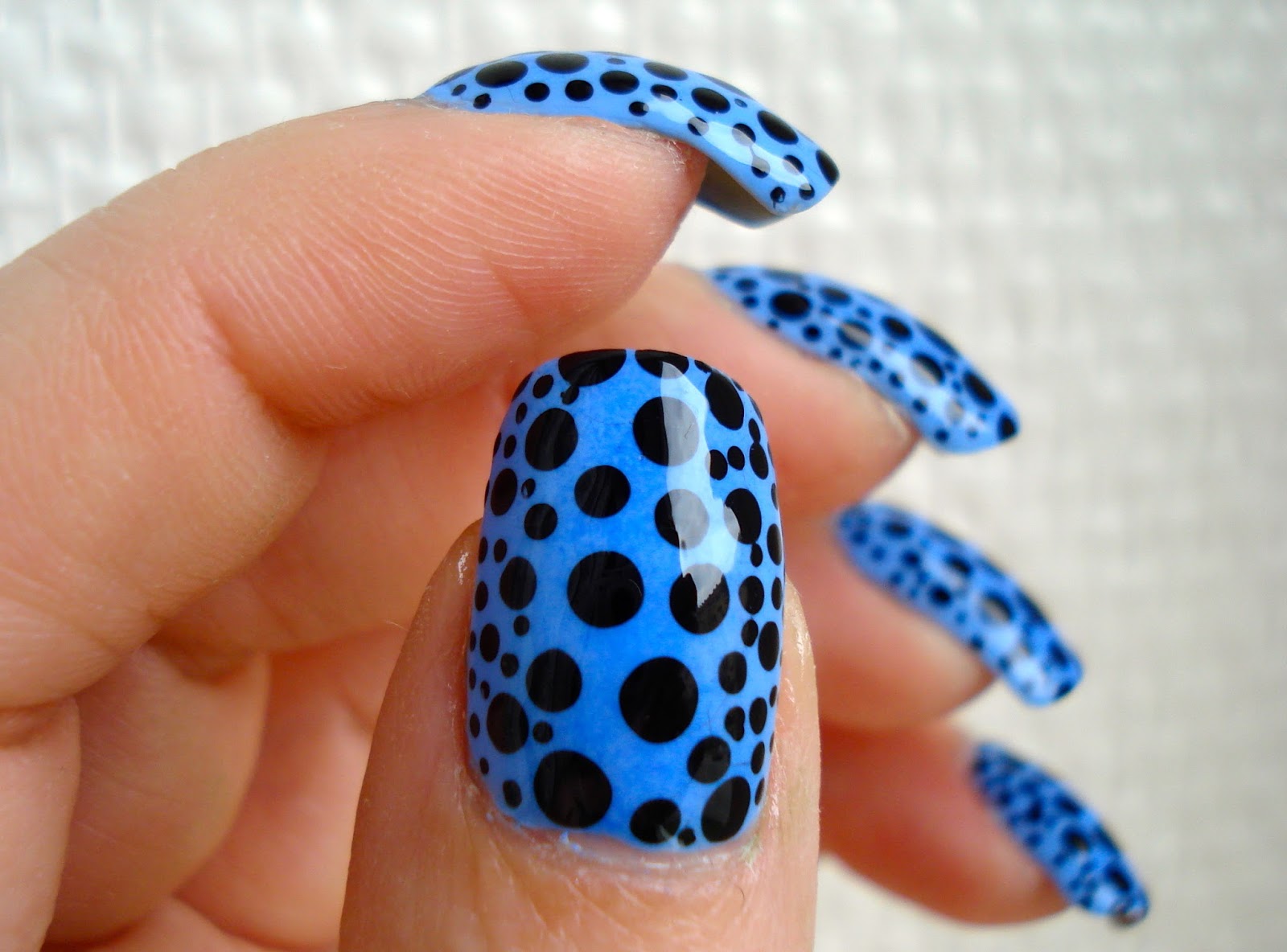 Little Miss Nailpolish: Blue Poison Frog Nails - swatches