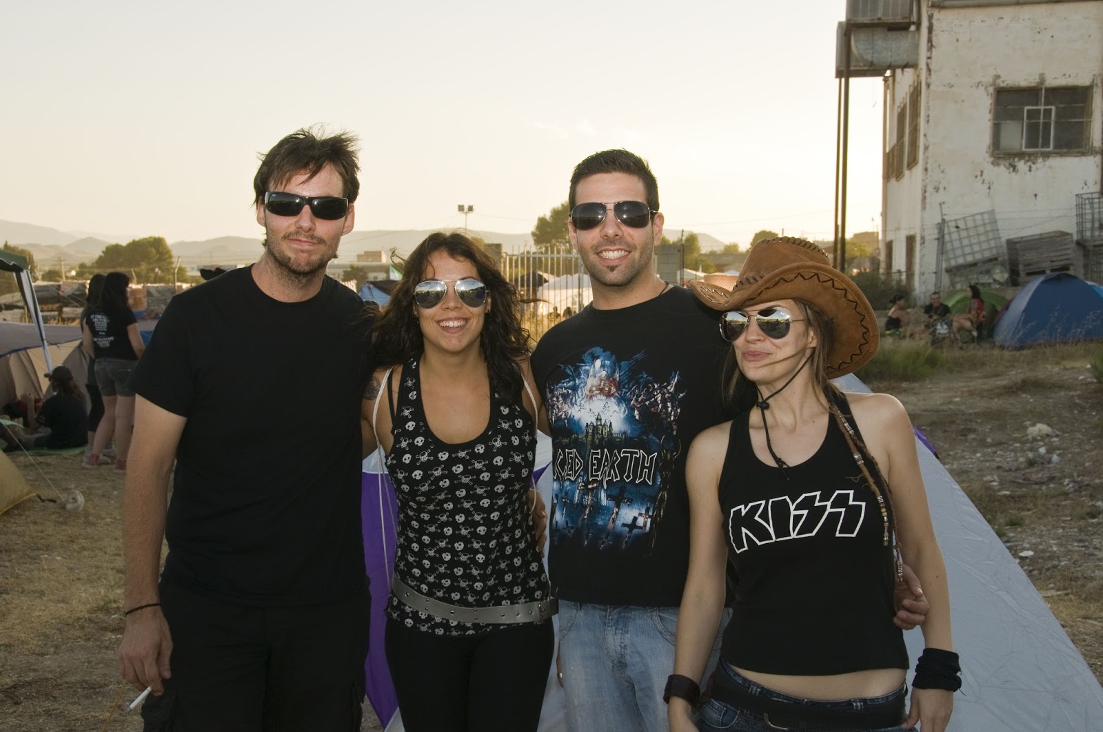 VILLENA CUÉNTAME: 2013 LEYENDAS DEL ROCK EN "VILLENA CITY" ... LARGA ...