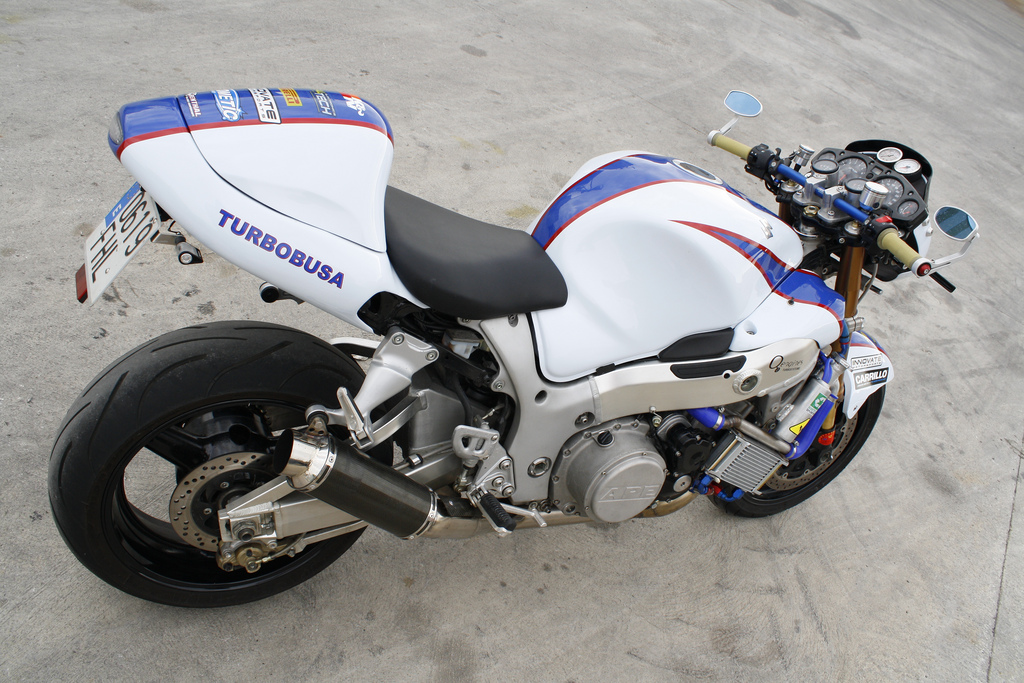 Racing Cafè: Suzuki GSX-R 1300 "Turbobusa" by O2 Engines