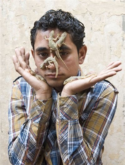 Amazing Indian Lizard Boy Playing with Lizards - Navratan Harsh from ...
