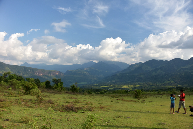 philipveerasingam: Coming back from 'Lokanthaya' - Land's end, Pitawala ...
