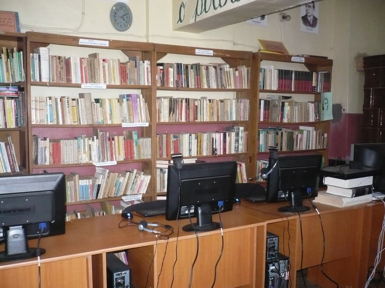 Biblioteca Vlădeni - Ialomița: Biblioteca Vladeni august 2011 Biblioteca Vlădeni - Ialomița: Biblioteca Vladeni august 2011