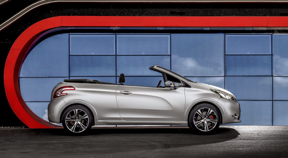 .: 208 Cabriolet. A la espera del visto bueno de la gerencia.