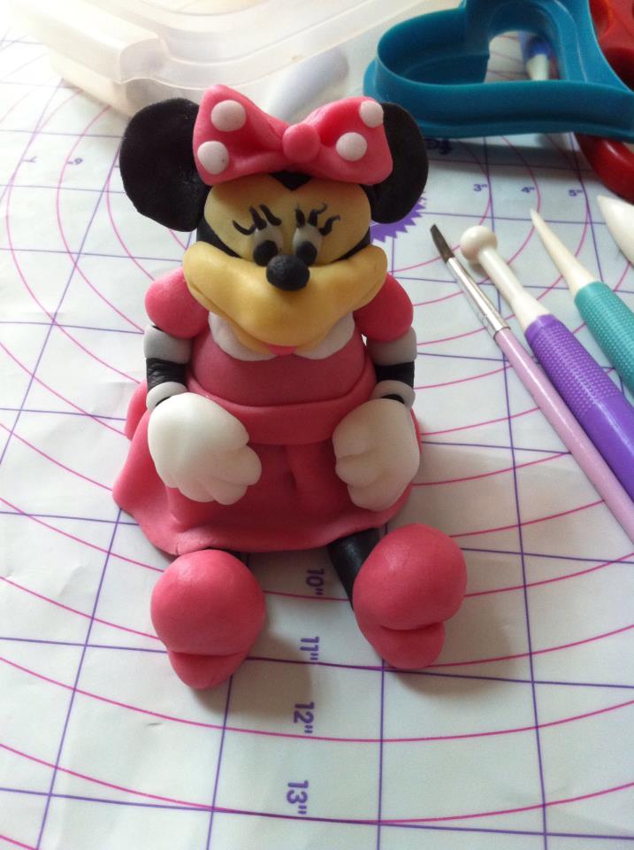 Mamchef's Corner: How to Make Minnie Mouse Fondant Figurine
